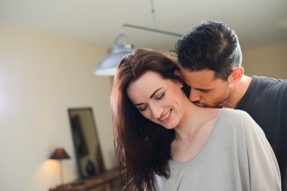دخلك بتعرف أنواع التقبيل والقبلات؟